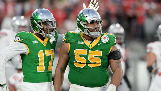 Dallas Cowboys Trade Up In NFL Draft For Oregon Ducks' Derrick Harmon: Prediction