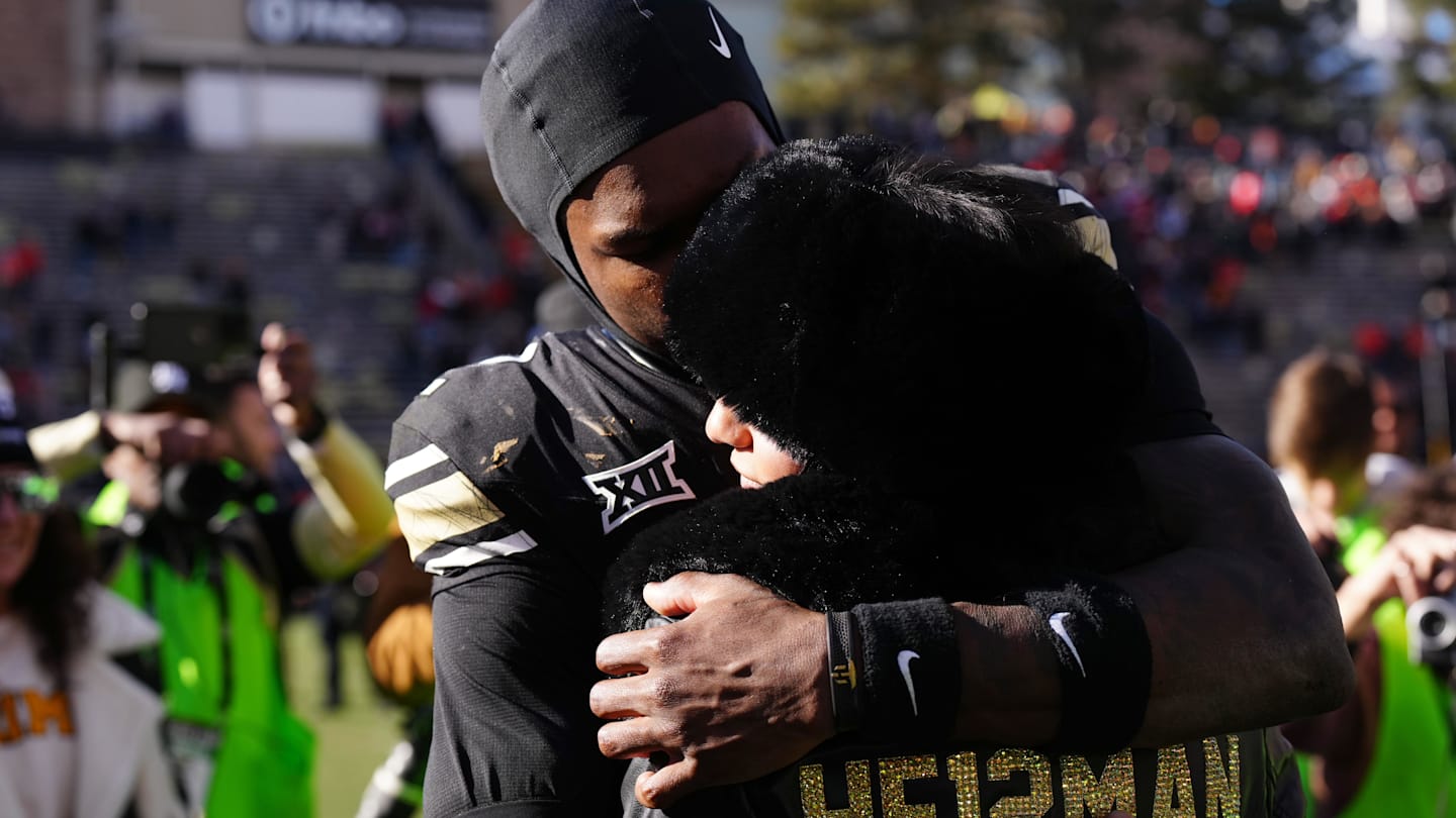 Travis Hunter, fiancée Leanna Lenee delete social media amid online criticism