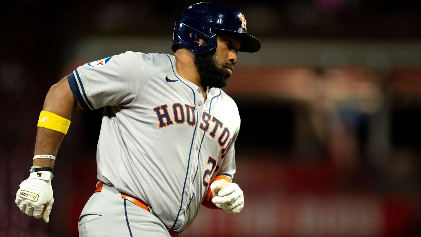 Insider States Houston Astros Might Not Upgrade Key Position in Free Agency
