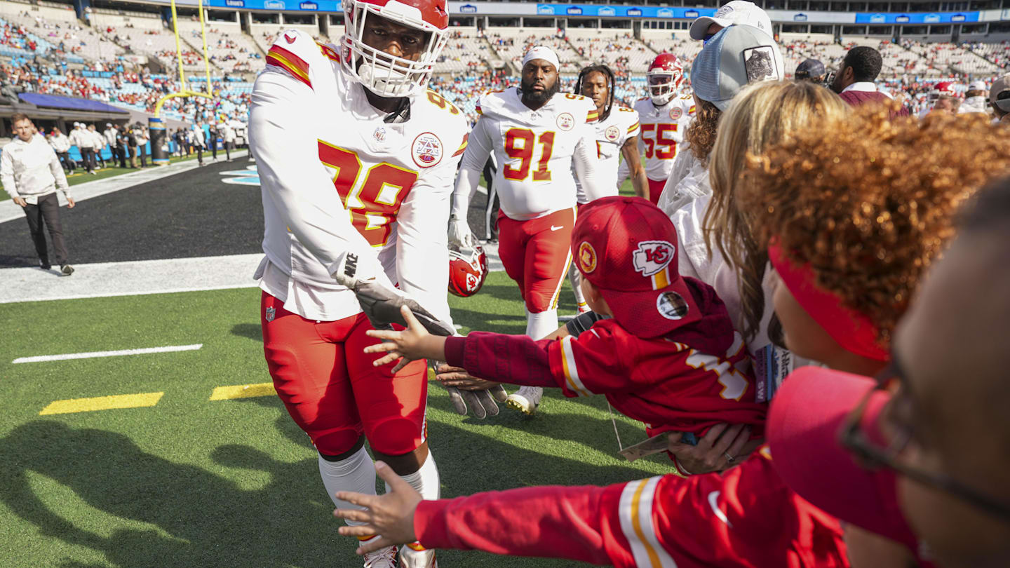 Chiefs DL Praised for Heroically Catching Young Fan Who Fell Out of Stands