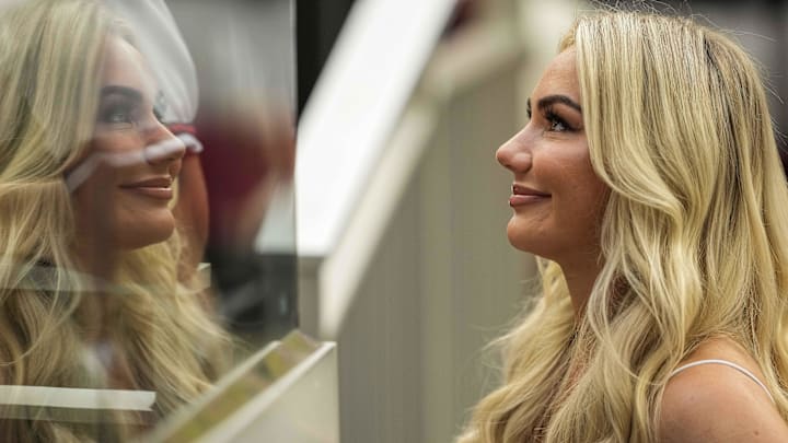 Freddie Freeman's wife Chelsea giddy for Game 1 of Dodgers-Yankees ...