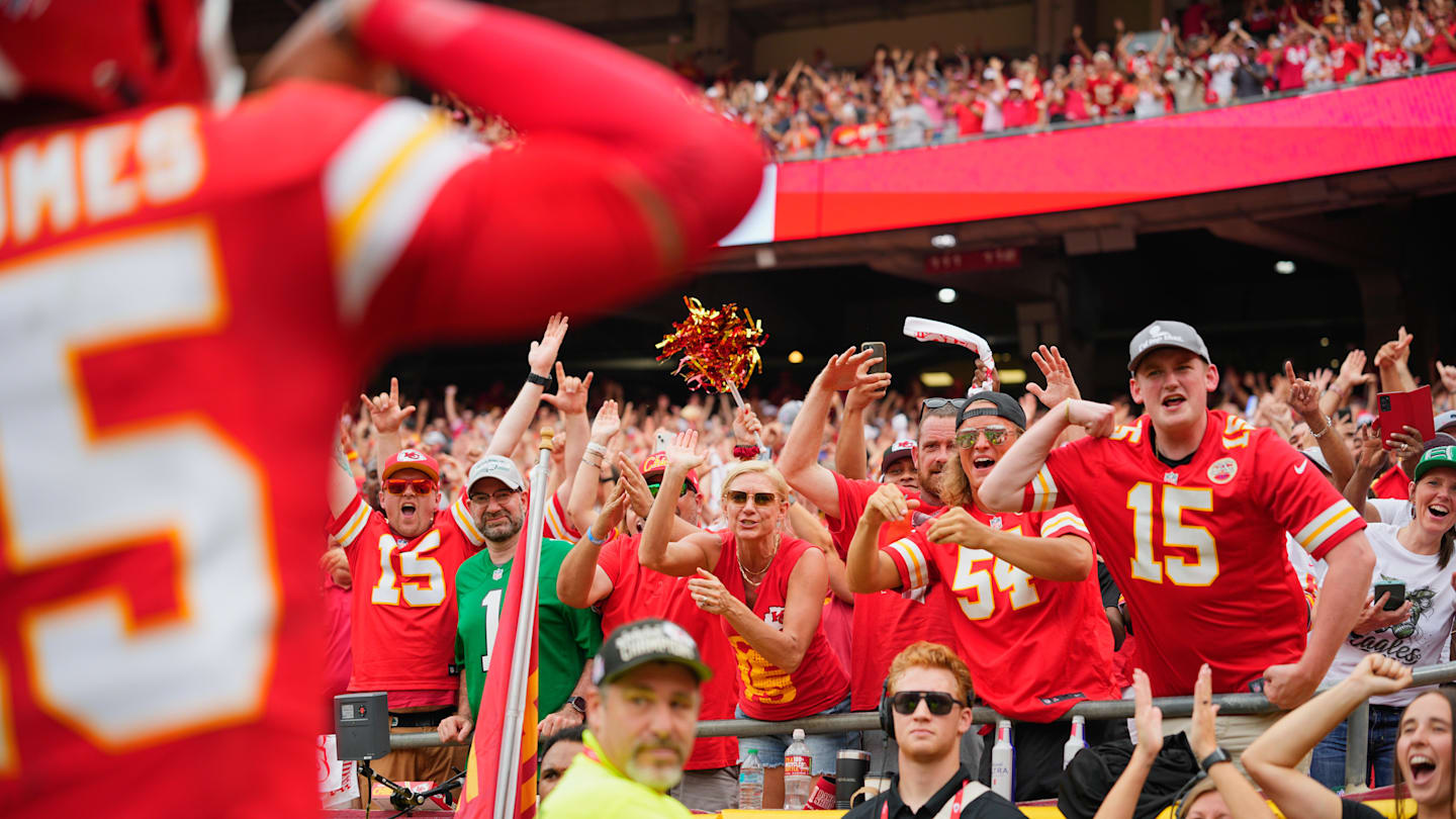 Why Chiefs Fans Worry About Kansas Stadium Design
