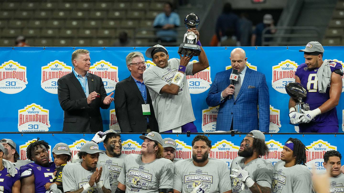 Heading into Oregon Game, Bowl Possibilities Remain Numerous for UW