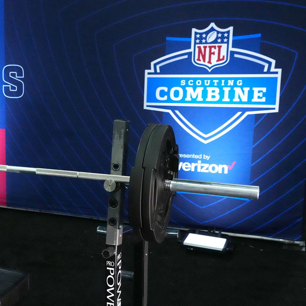 highest nfl bench press max