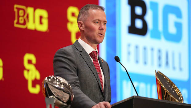 USC Trojans Jayden Maiava Leads Offensive Explosion in Rout of Georgia ...