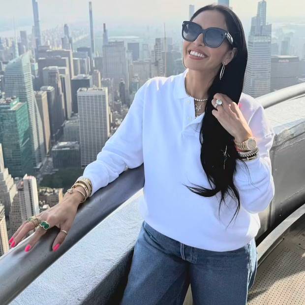 Vanessa Bryant rocks casual jeans fit while sightseeing in NYC with ...