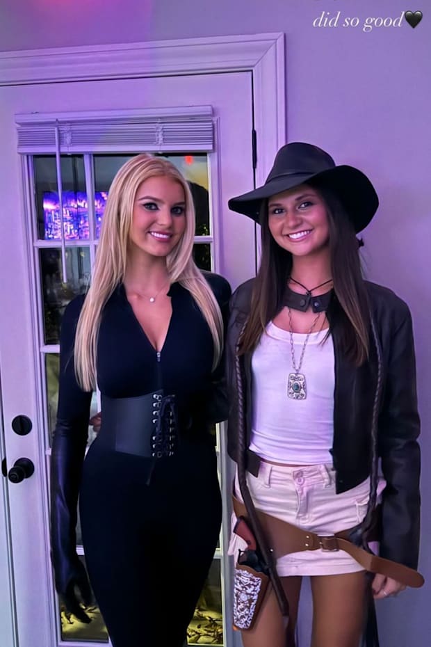 Lane Kiffin's daughter Landry stuns in low-cut corset all-black fit at ...