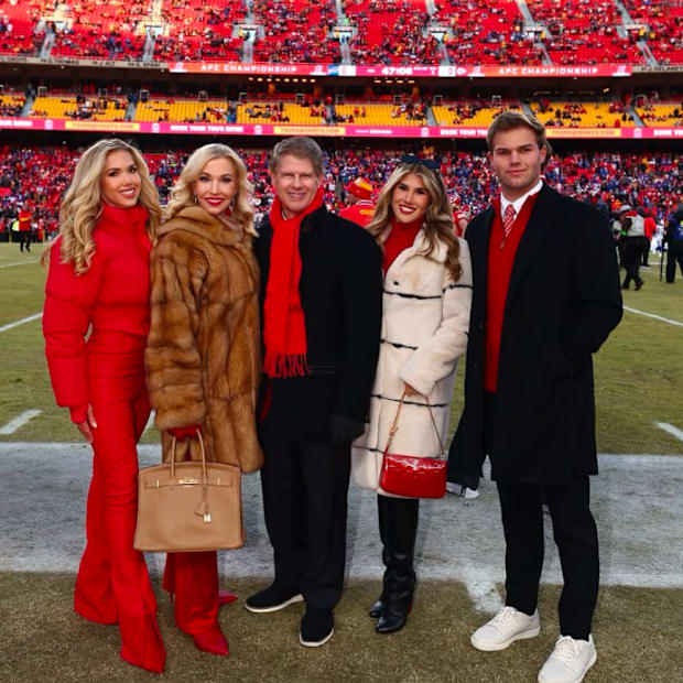 Gracie Hunt pens heartfelt note to Chiefs owner Clark Hunt on birthday