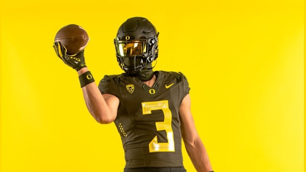 Oregon Ducks Predicted To Flip Kansas State 5-Star Tight End Linkon ...