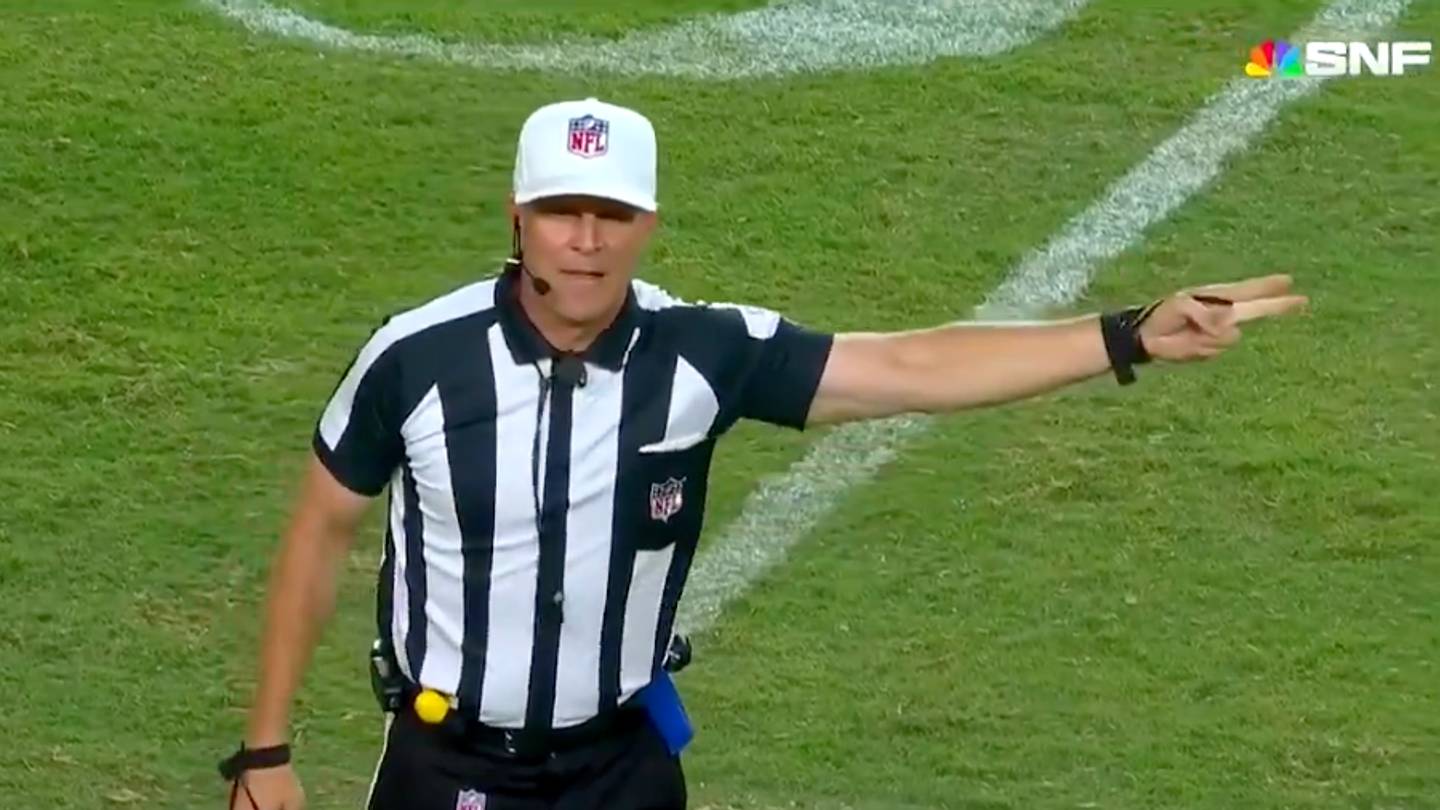 NFL Ref Hilariously Roasted Patriots Offensive Lineman While Announcing ...
