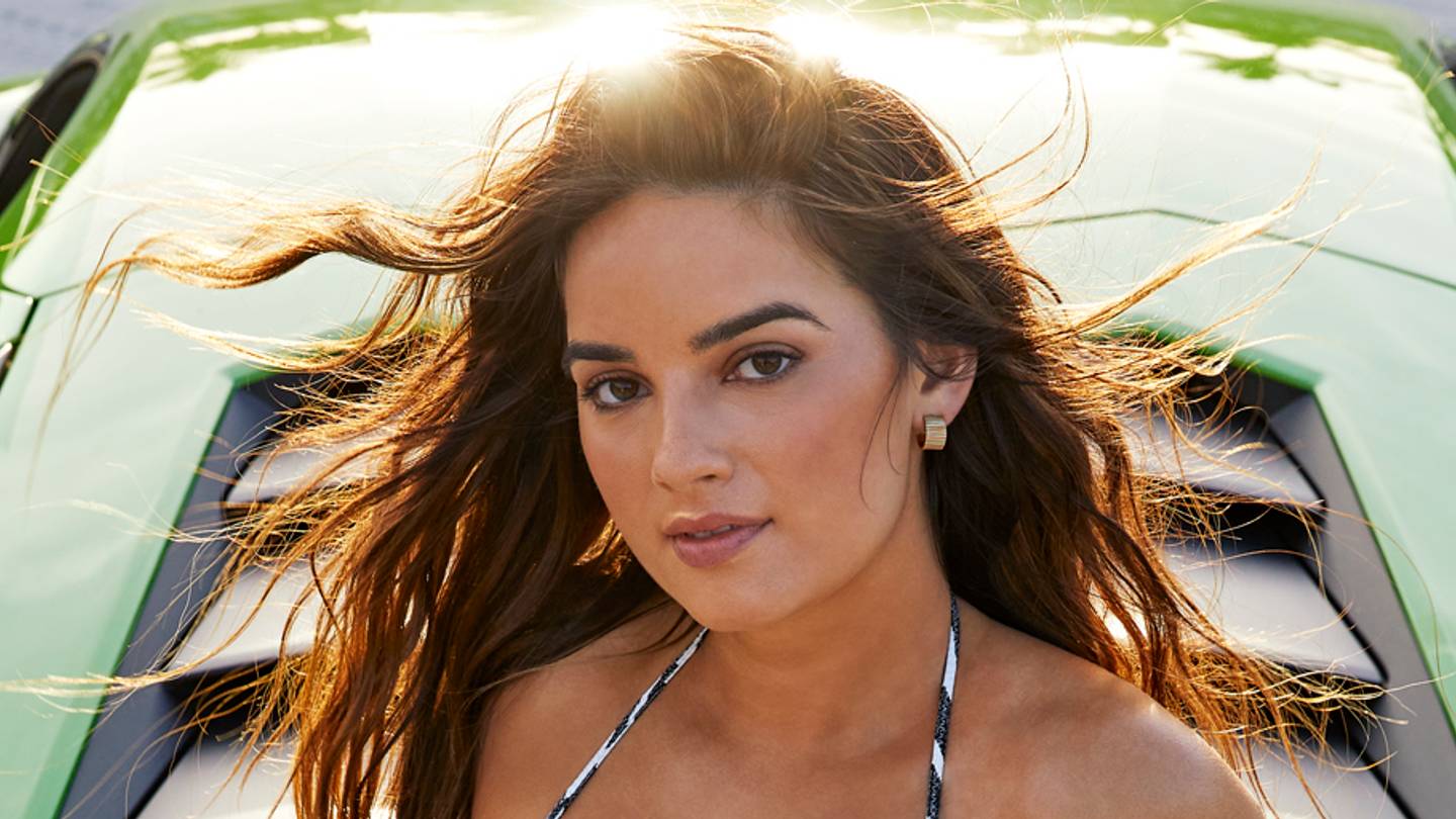 SI Swimsuit Models Take the Wheel in These Traveling Throwback Shots