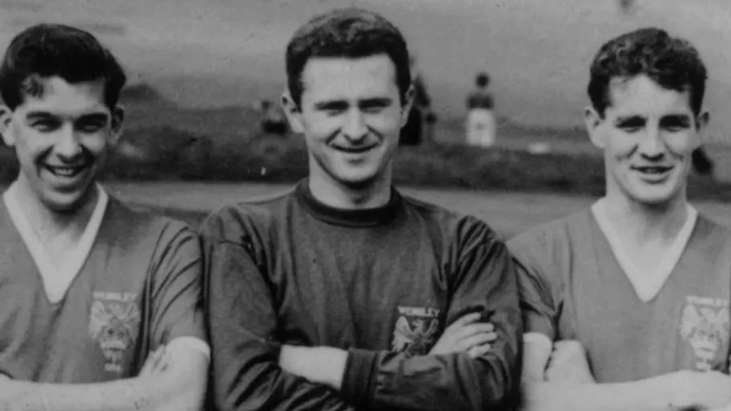 Man Utd Legend & Munich Air Disaster Hero Harry Gregg Has Died Aged 87 ...