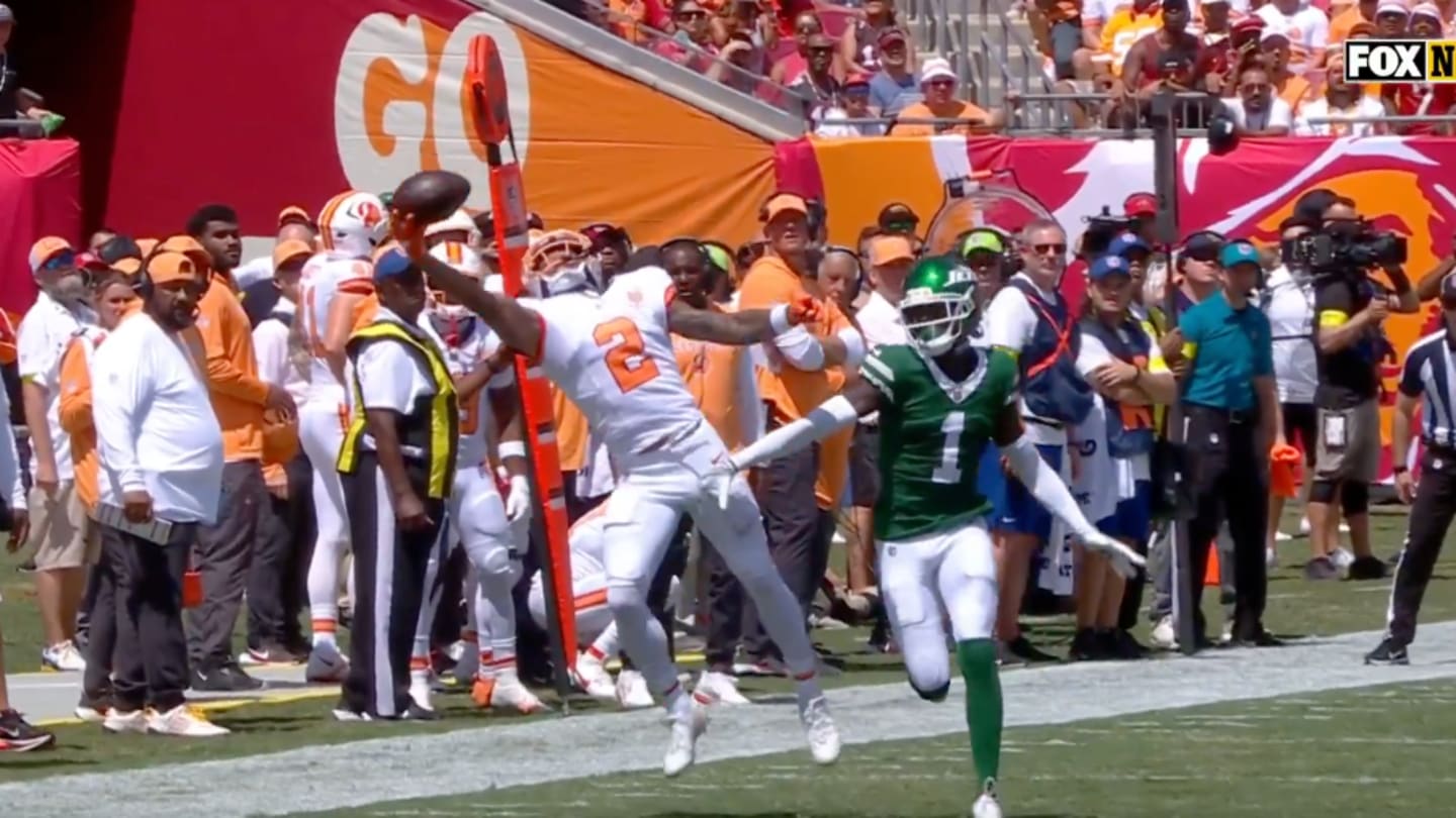 NFL Fans Couldn't Believe This Ridiculous One-Handed Catch By Emeka Egbuka