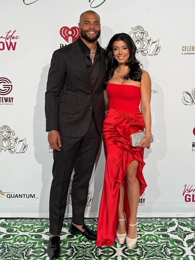 Cowboys QB Dak Prescott dramatically loses 50 pounds unveiling 'Slimothy'