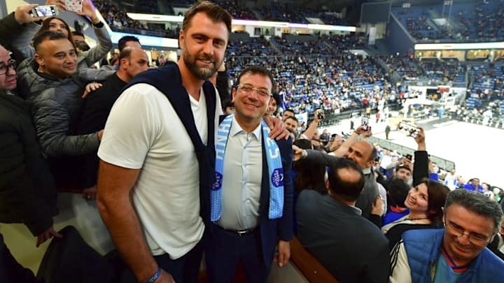 Okur, Fenerbahçe'de görev almak istediğini söyledi.