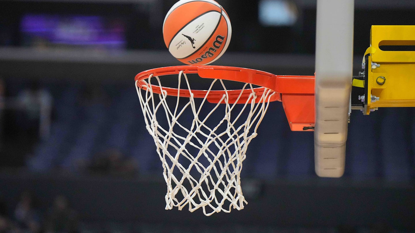 Mercury History: Anna DeForge And Others Wear No. 30