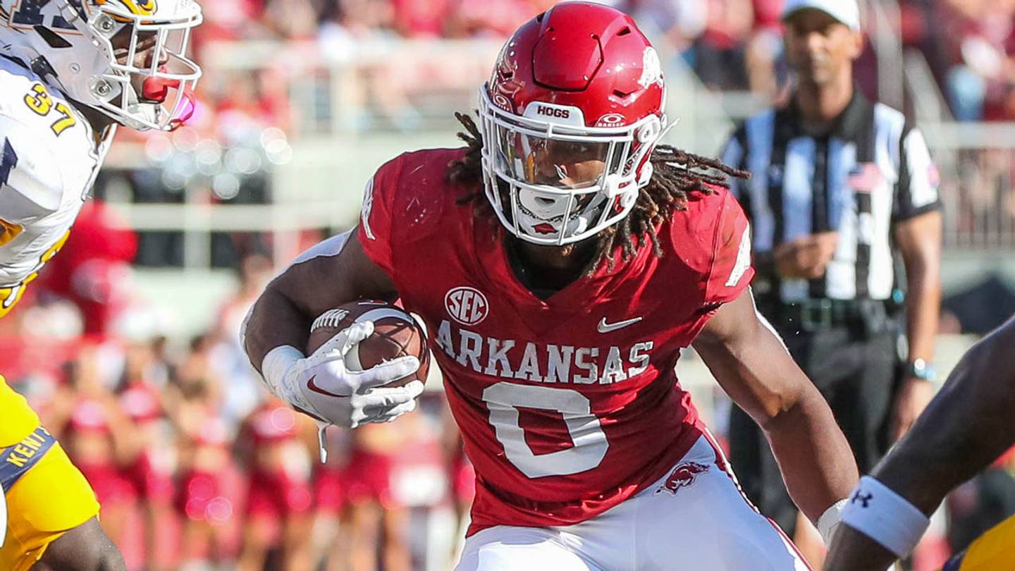 REPORT: Razorbacks Snag Familiar Face From Transfer Portal