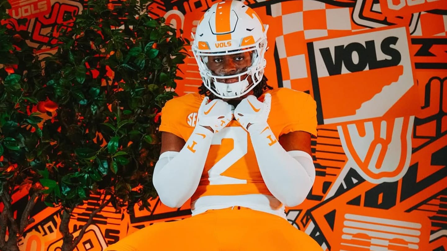 Jordan Carter Signs With Tennessee Football