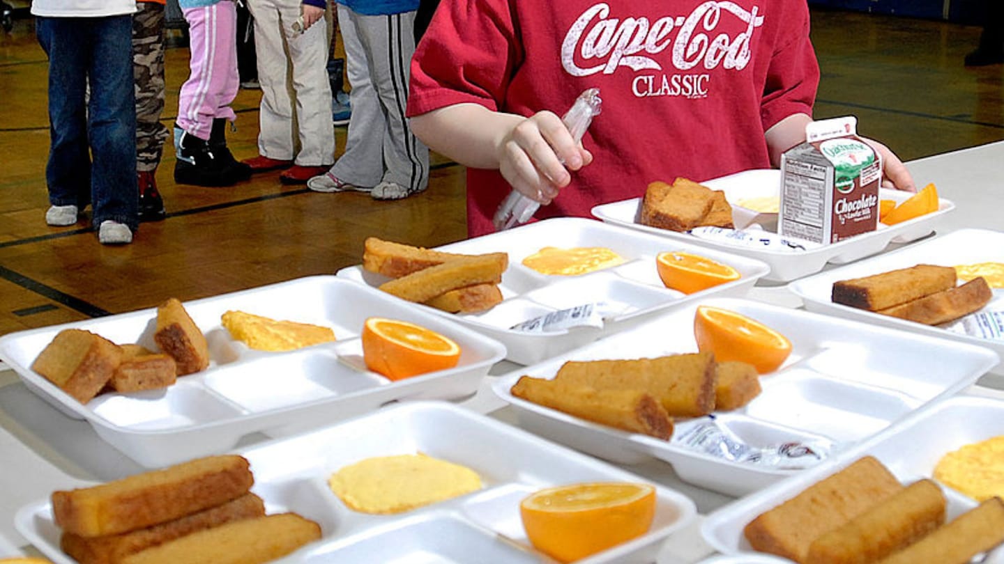 8 School Lunch Foods That Ruled the Cafeteria in the 2000s