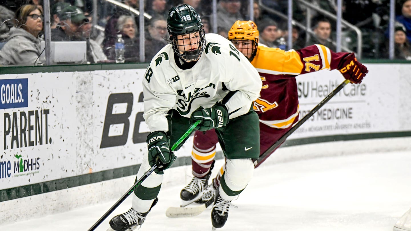 NY Islanders Sign Michigan State F Joey Larson