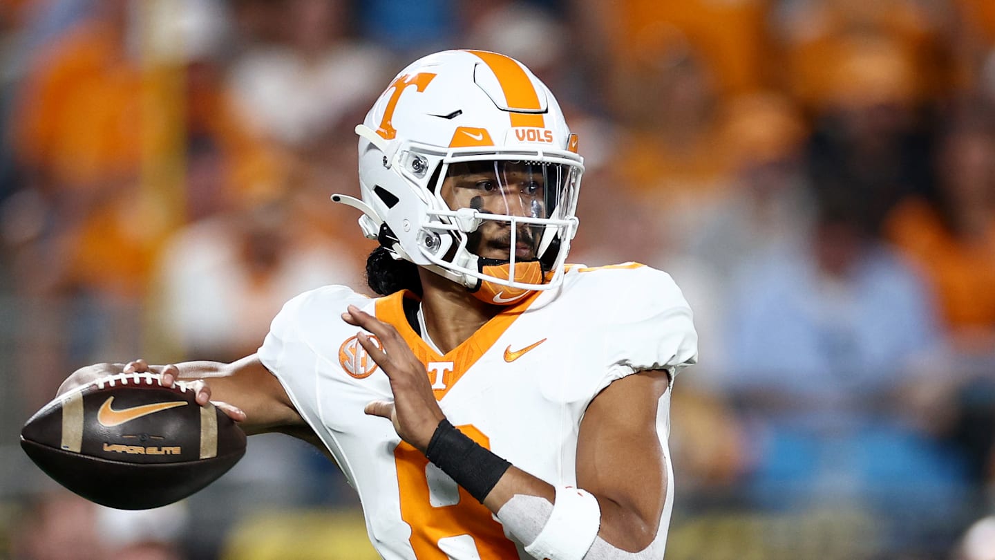 Forget Georgia and Texas, why is no one talking about Nico Iamaleava ...