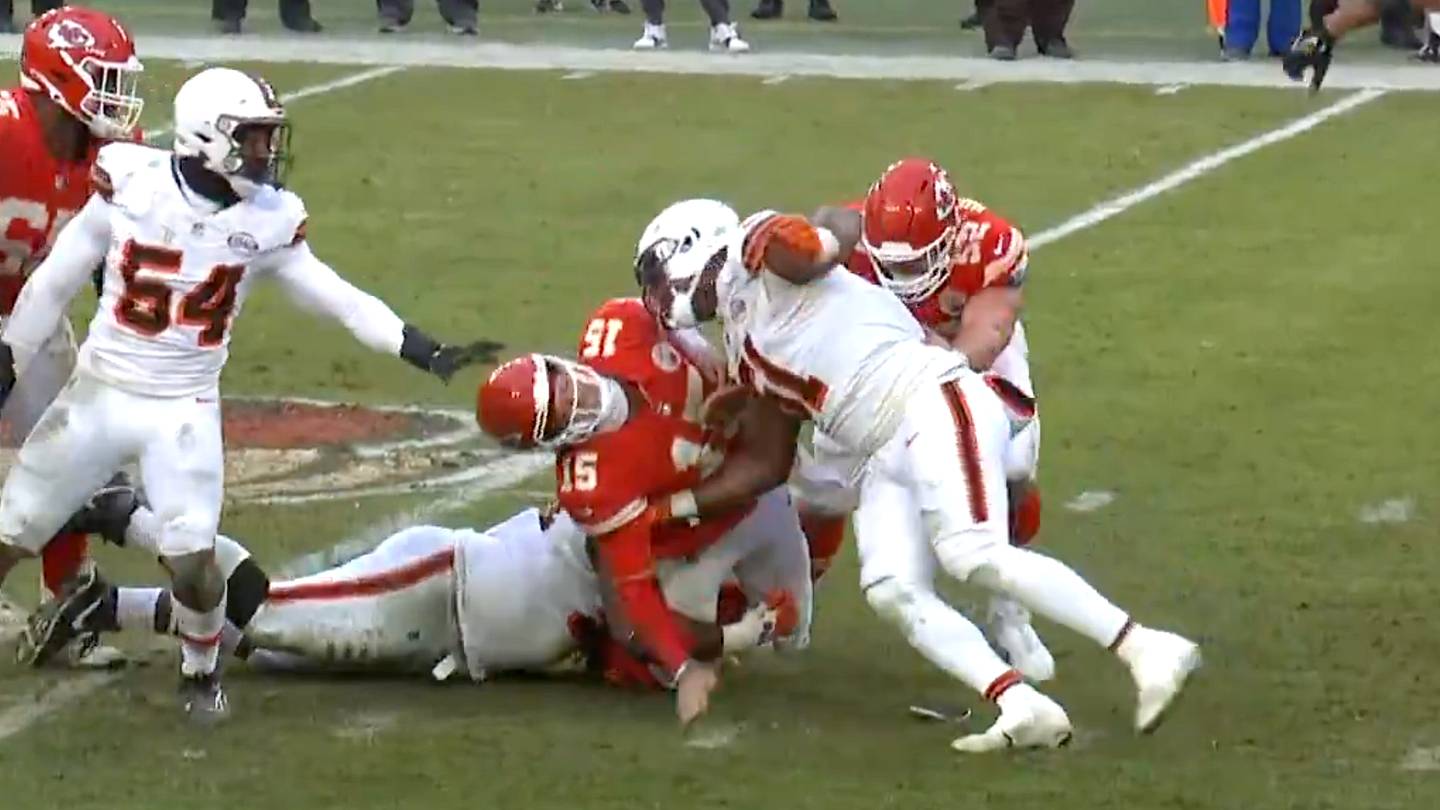 Patrick Mahomes Exits Game With Ankle Injury After Taking Awkward Hit ...