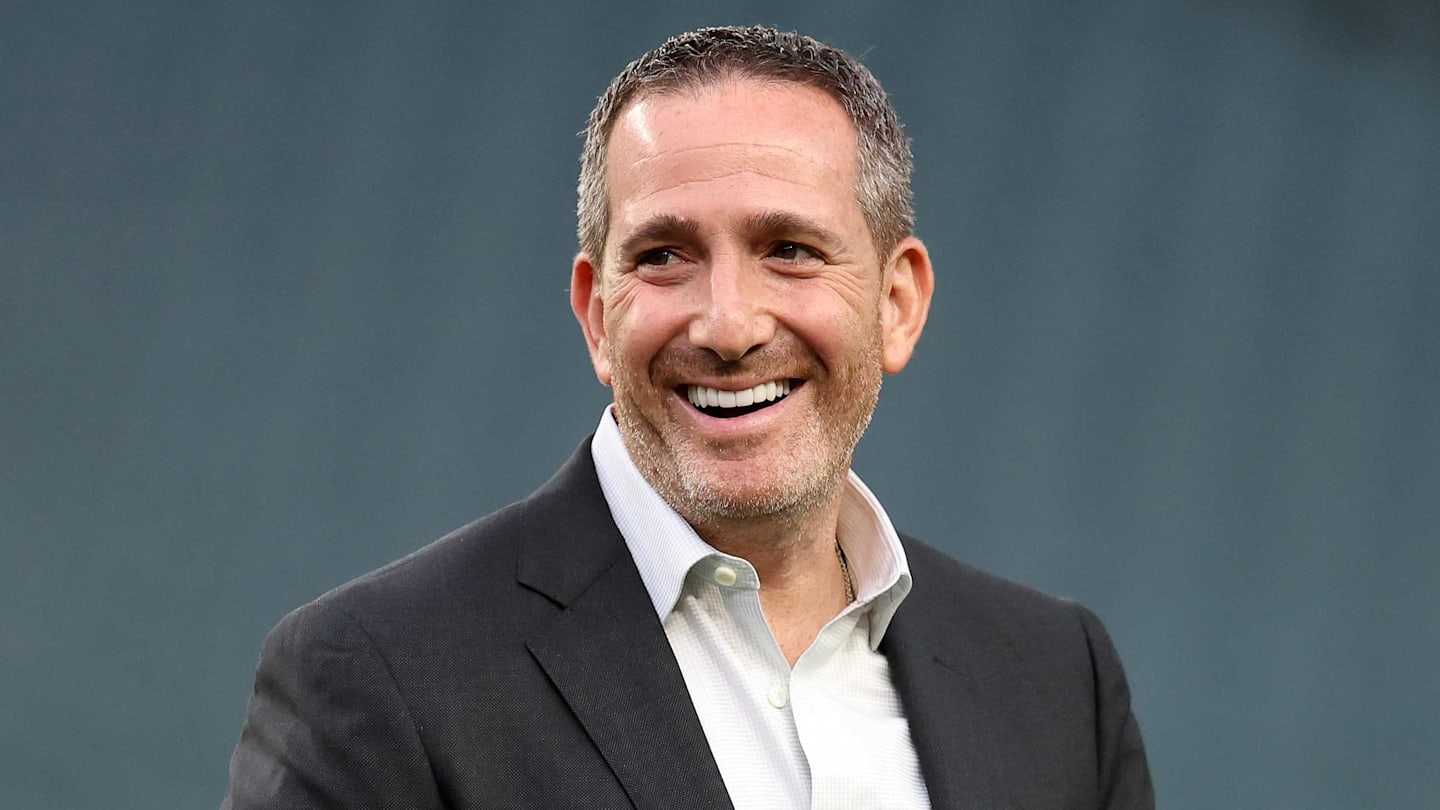 Howie Roseman puts Eagles edge rushers on notice with signing 3-time Pro Bowler