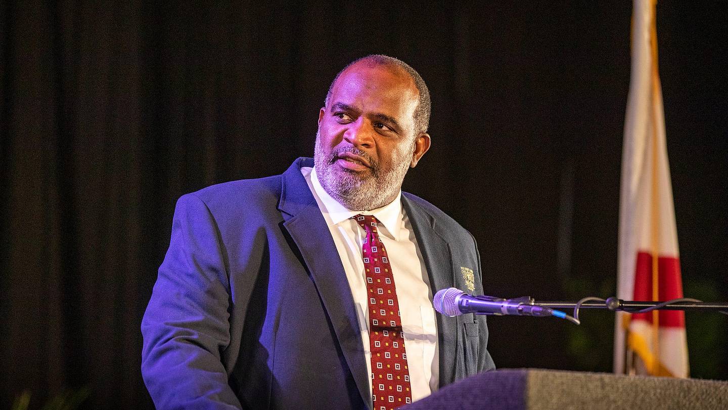 FSU DT Darrell Jackson Jr. recognizing assistant coach Odell Haggins
