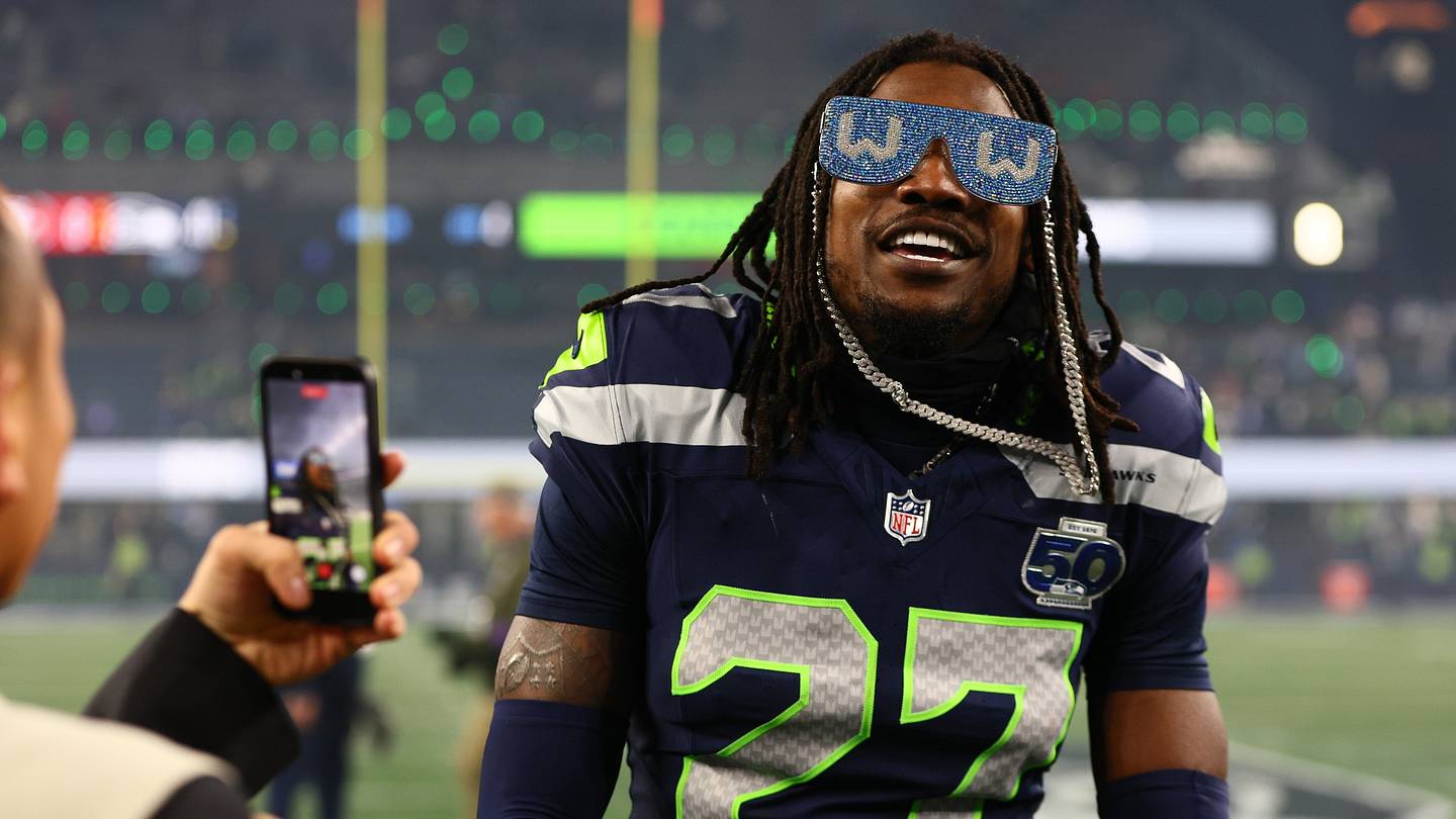 Riq Woolen Continued Arguing on Seahawks’ Sideline Following Brutal ...
