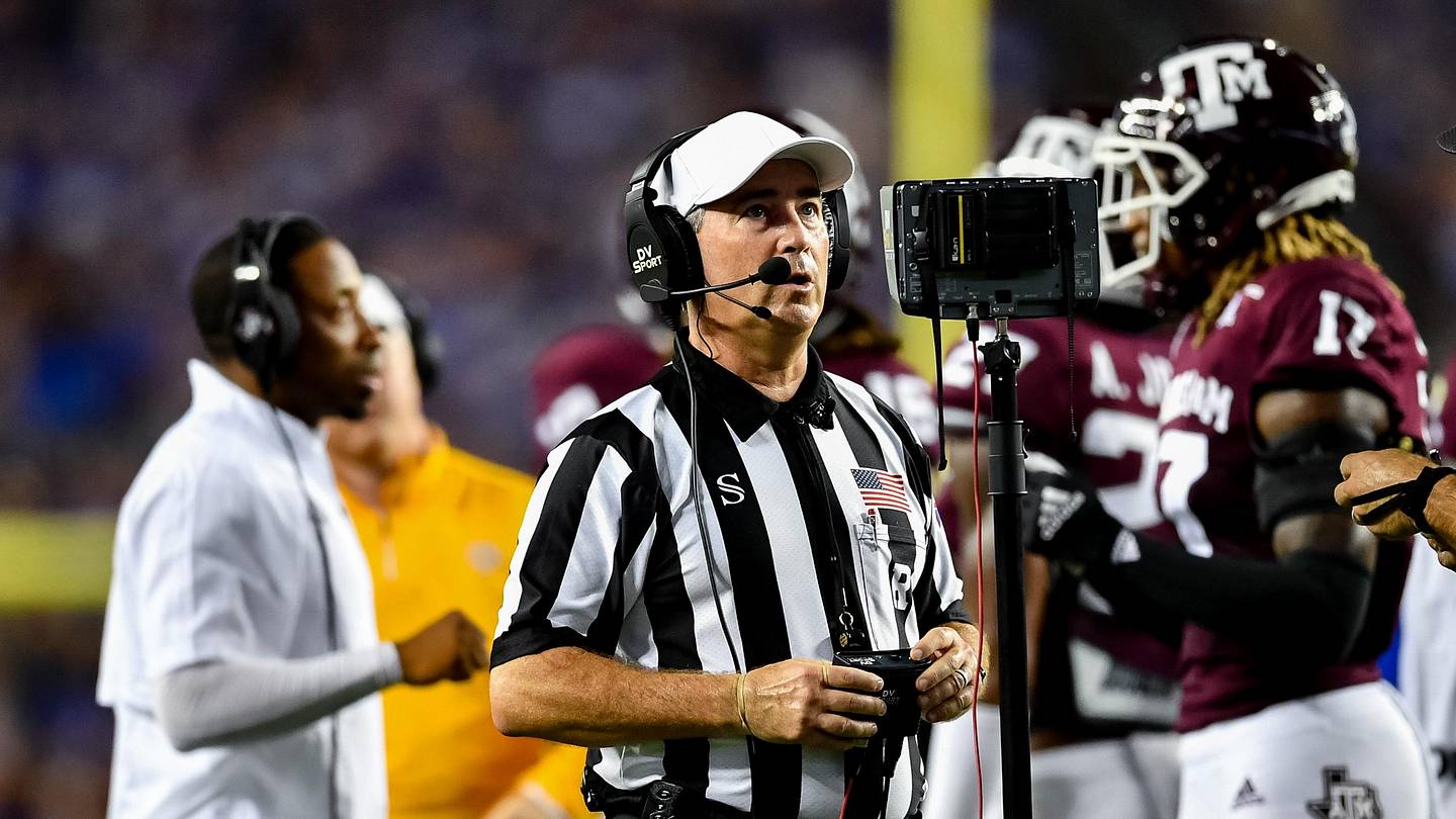 Texas A&M football fans' anger directed at playcalling, officiating in ...