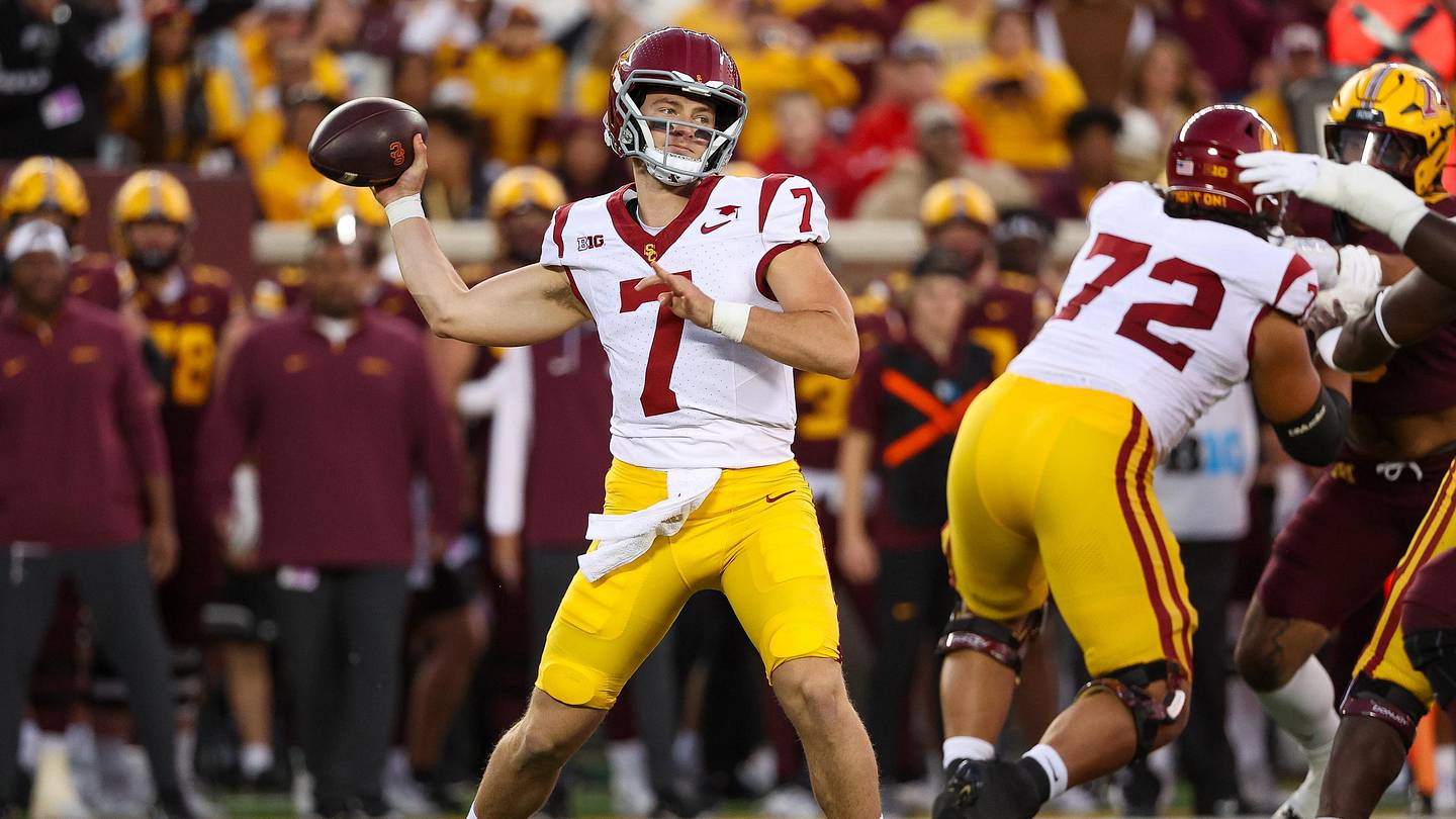 Minnesota Golden Gopher Fans Storm Field After Upsetting No. 11 USC Trojans