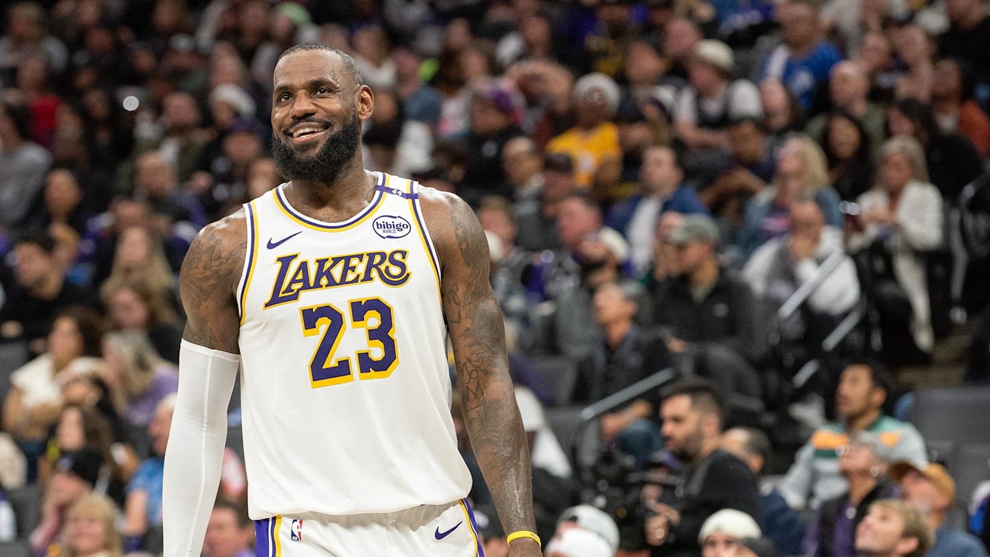 LeBron James turning back the clock vs. Kings has fans thrilled