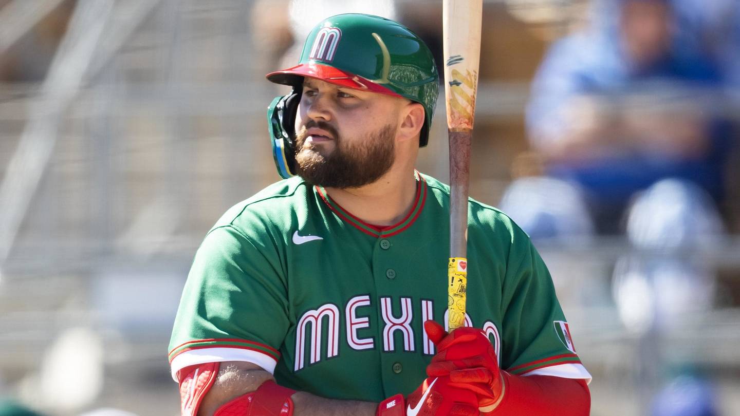 Braves Ink Veteran Power Bat to Minor League Deal