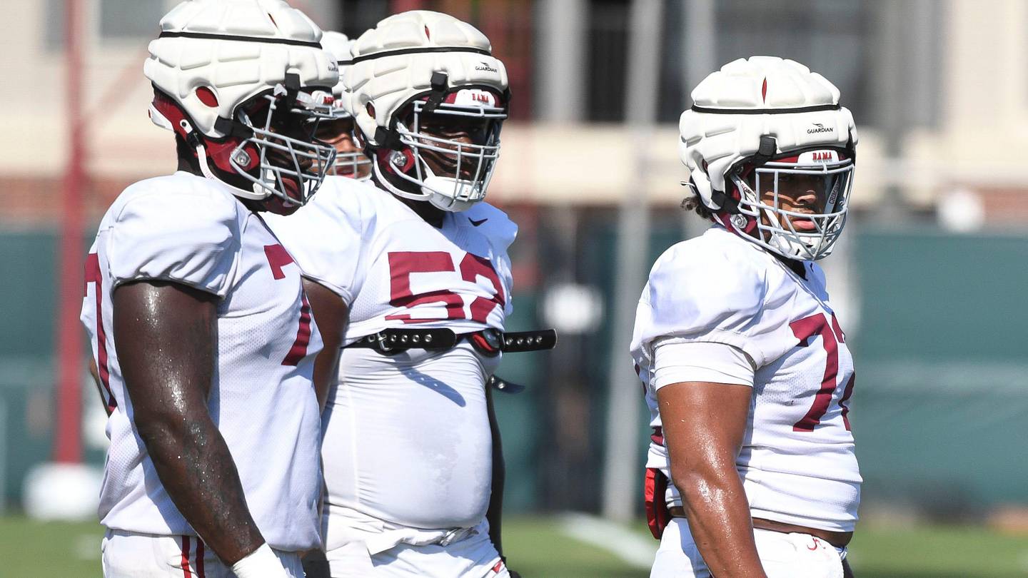 Alabama shuffling & experimenting along the offensive line