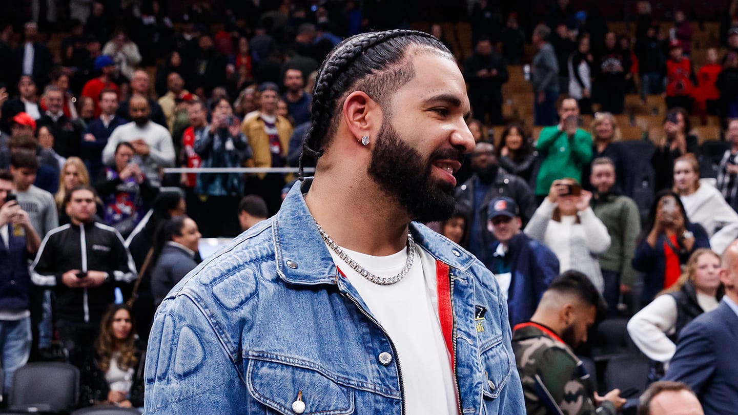 Why is Drake facing beef with multiple hip-hop artists?