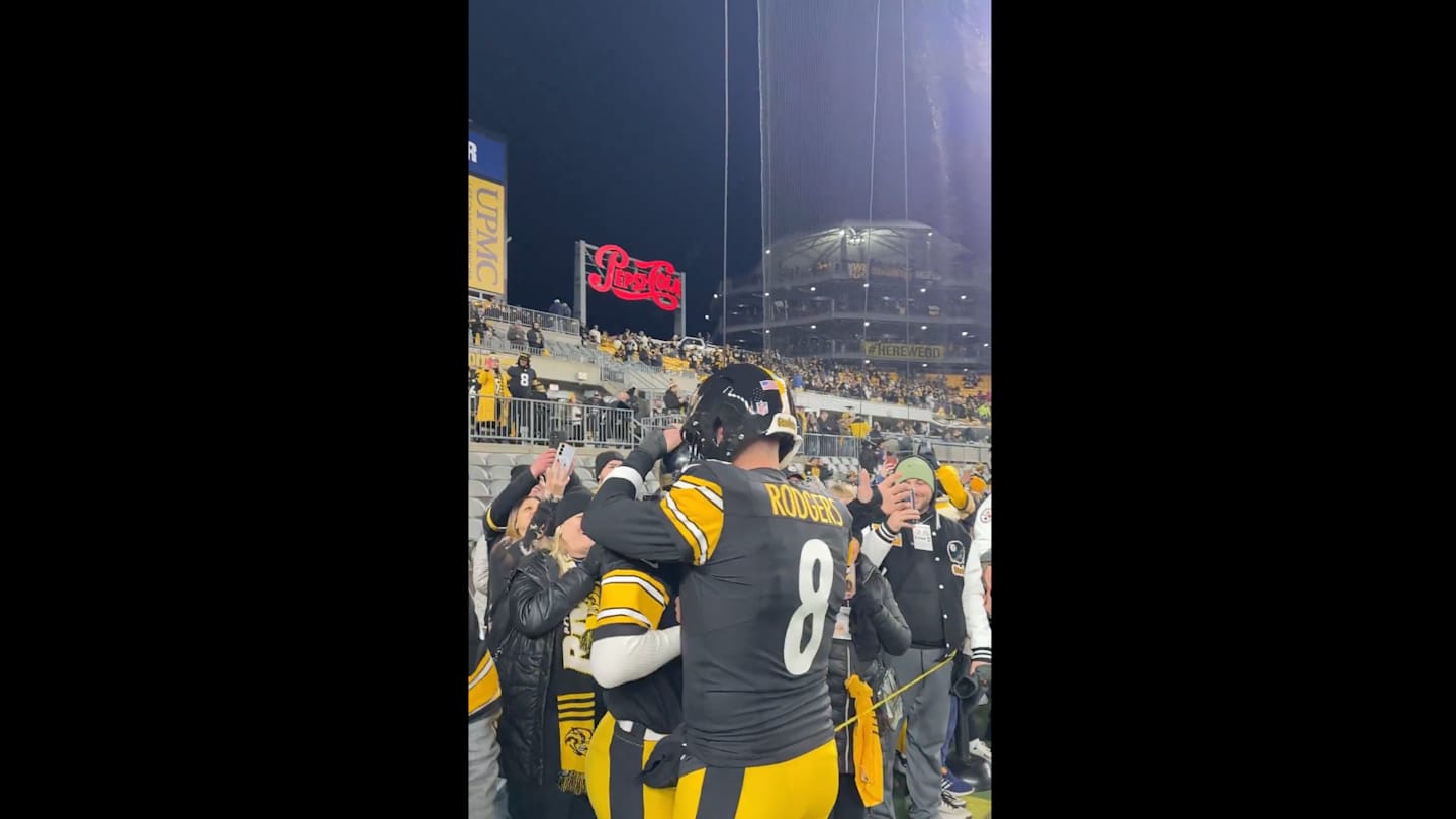 Aaron Rodgers Found Another Aaron Rodgers on Sidelines of Steelers ...