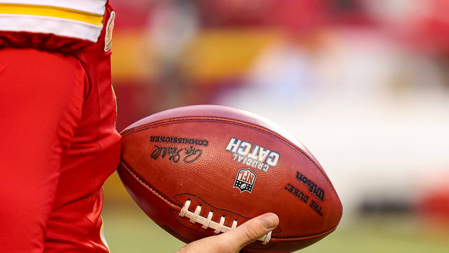 KC Chiefs fans get engaged at Frankfurt game and their love will last ...
