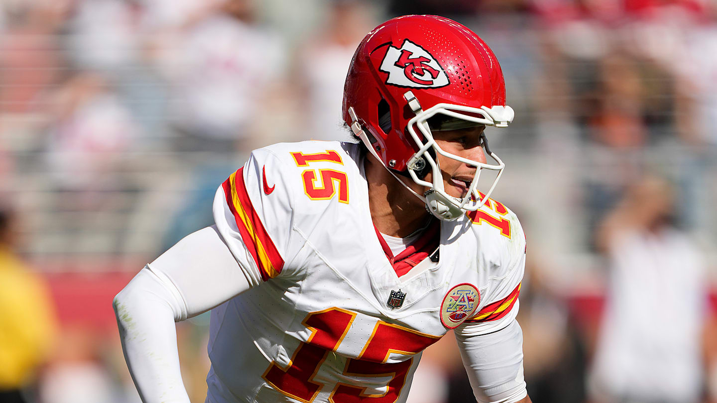 Patrick Mahomes' 33-yard sideline scramble is downright silly