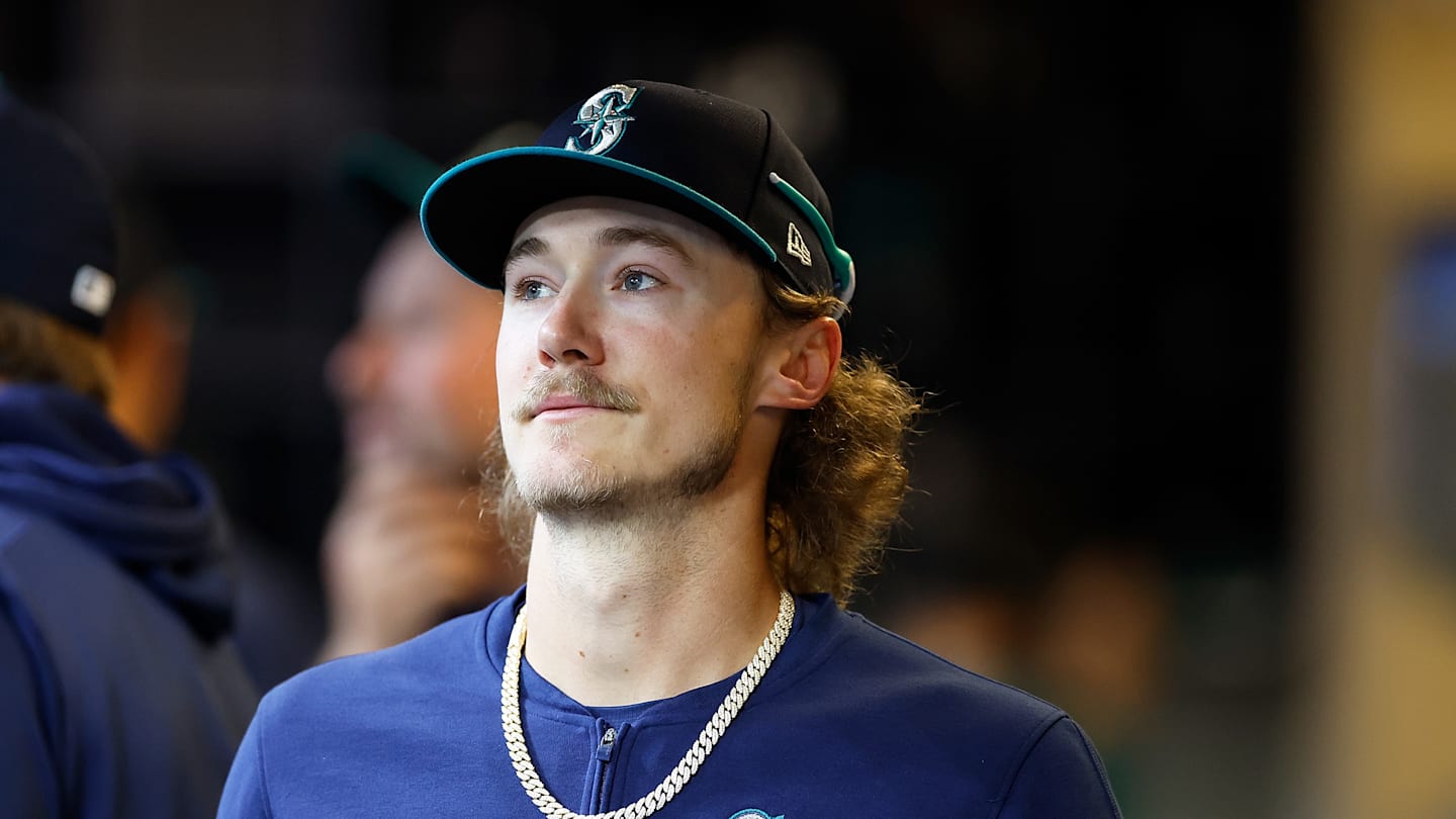 Mariners starter becomes most embarrassing victim yet of MLB's uniform ...