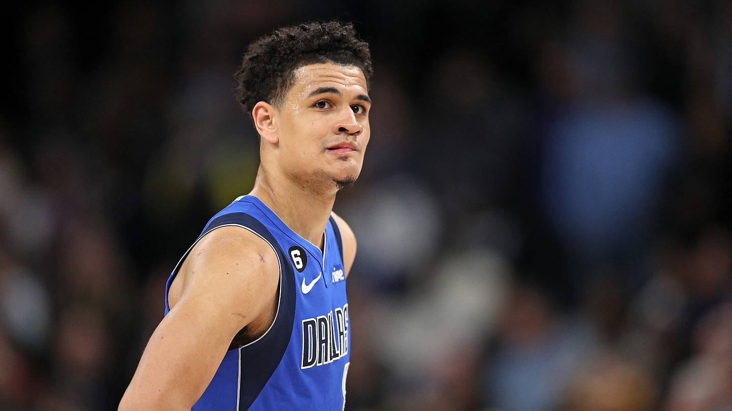 Should the Dallas Mavericks sign Josh Green to a contract extension?