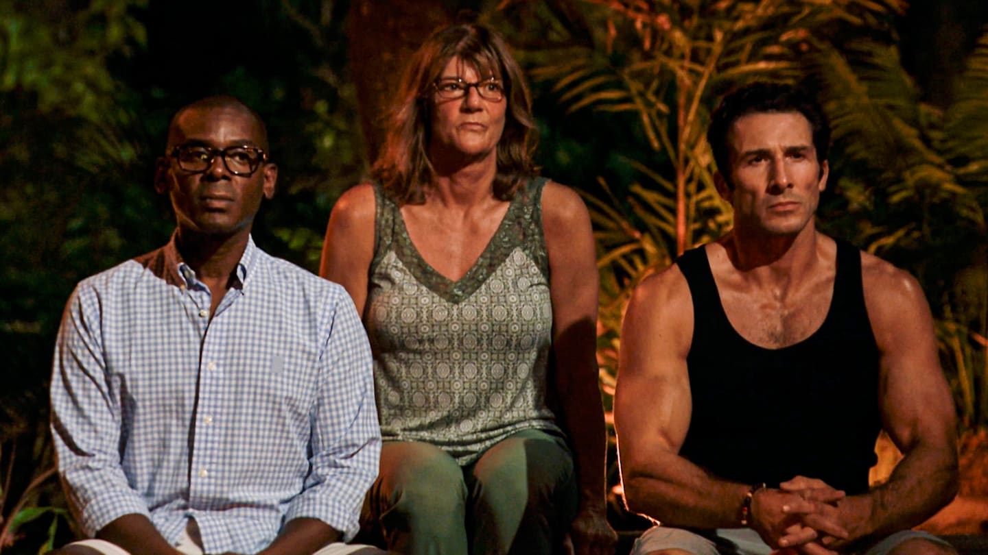 Mary Zheng reacts to David Kinne's standing ovation in Survivor 48 ...
