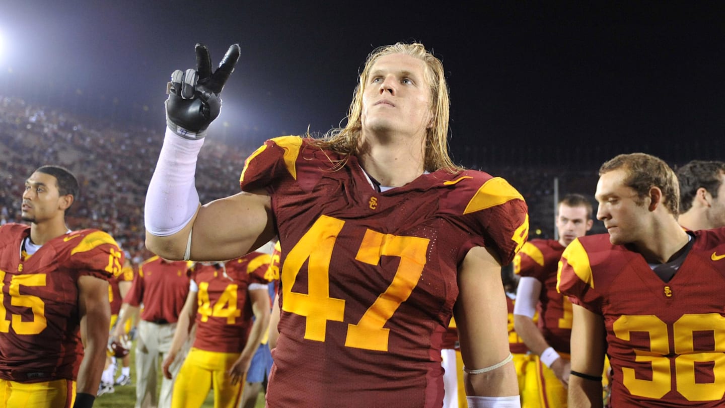 Iconic USC Football Linebacker officially retires from NFL