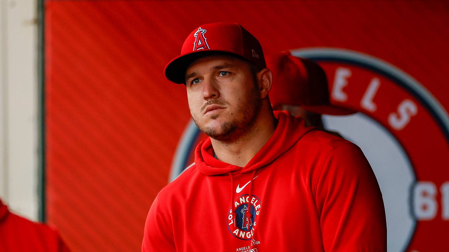 Yankees fans outraged for wrong reasons over scary Mike Trout incident
