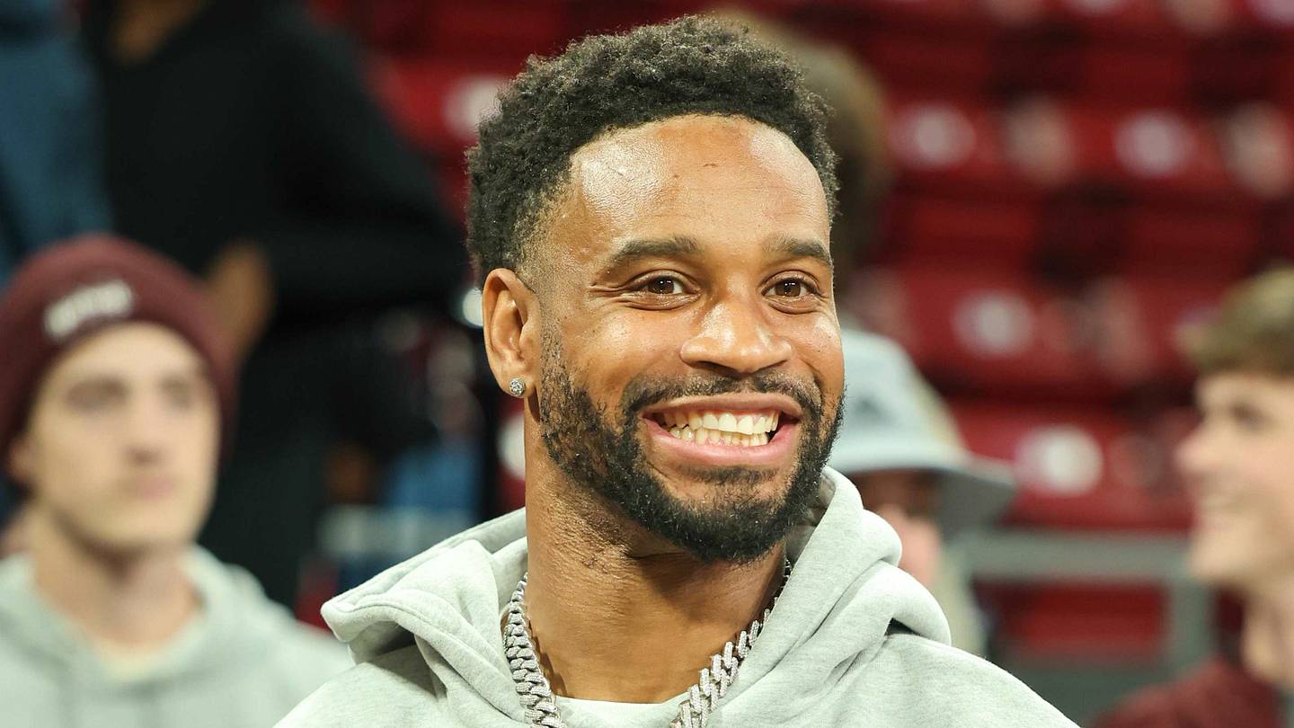 Darius Slay roasted for snubbing Bills, attending Eagles’ Wild Card game
