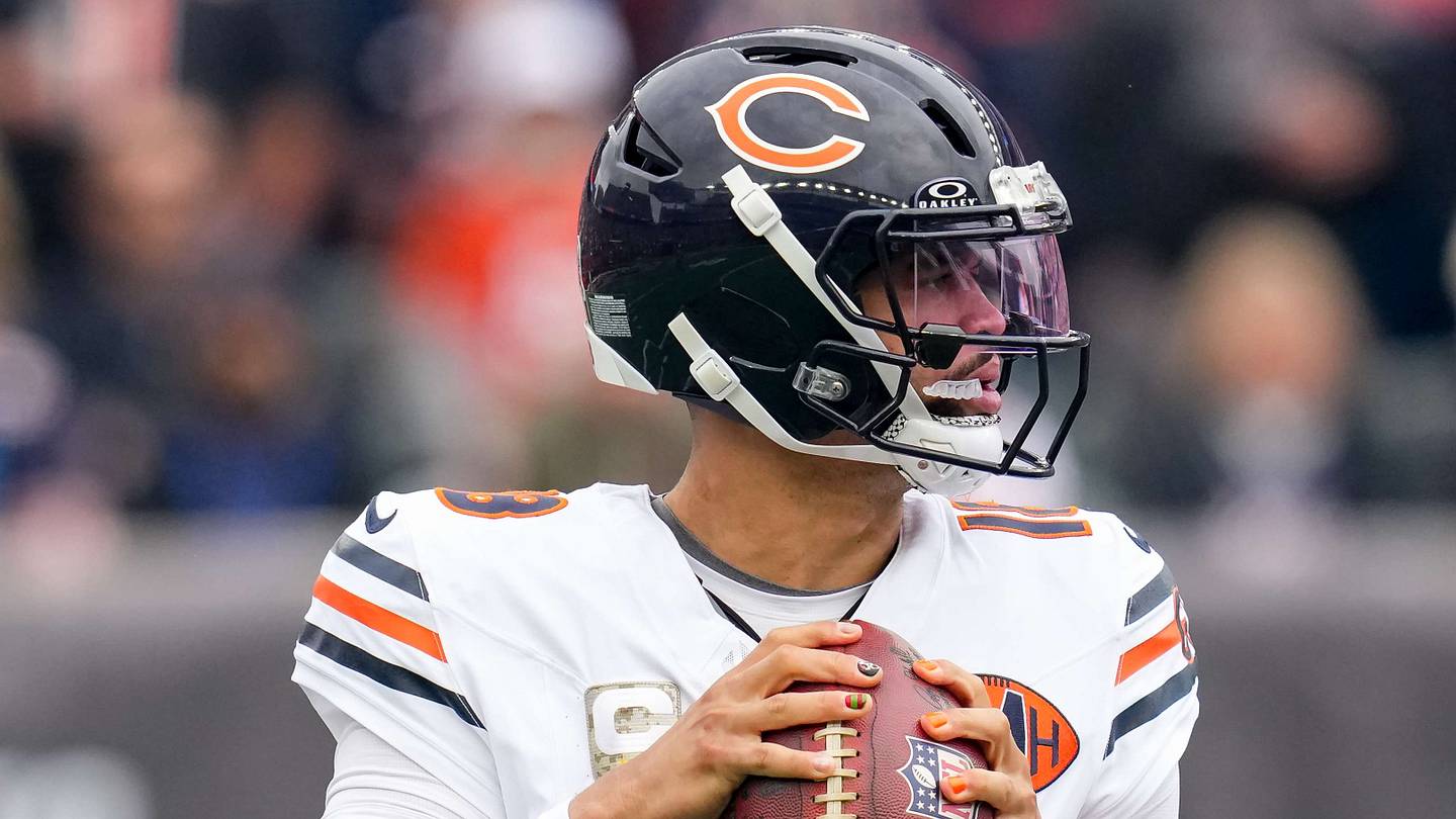 Bear Goggles On's staff predicts Bears-Giants Week 10 critical clash