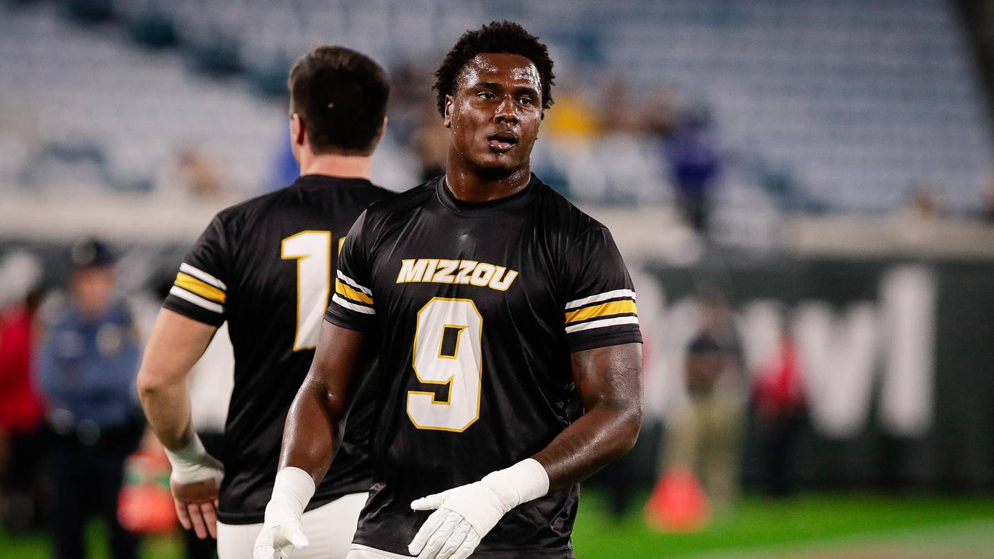 Former Mizzou edge Zion Young has arrived after taking home top Senior ...