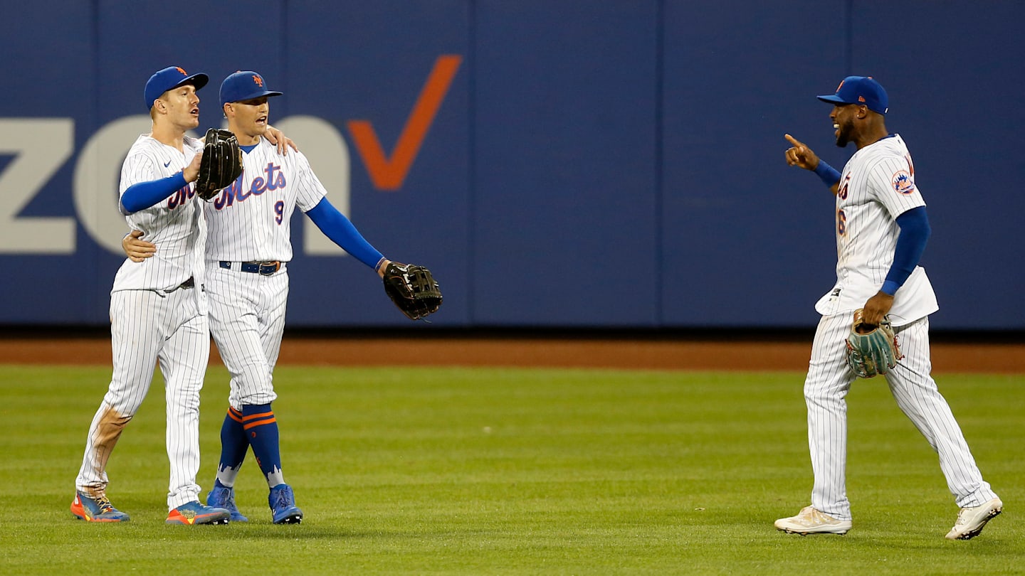 Where does the Mets outfield rank in MLB?