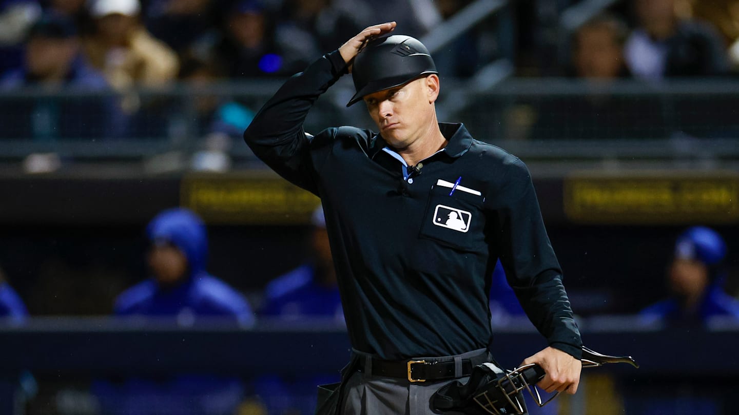 Umpire Brian Walsh inexplicably botches another Yankees call vs. Astros ...