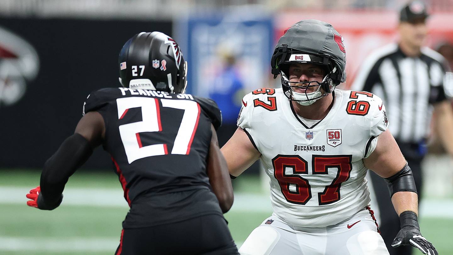 Buccaneers lose Luke Goedeke to another injury at the worst possible ...