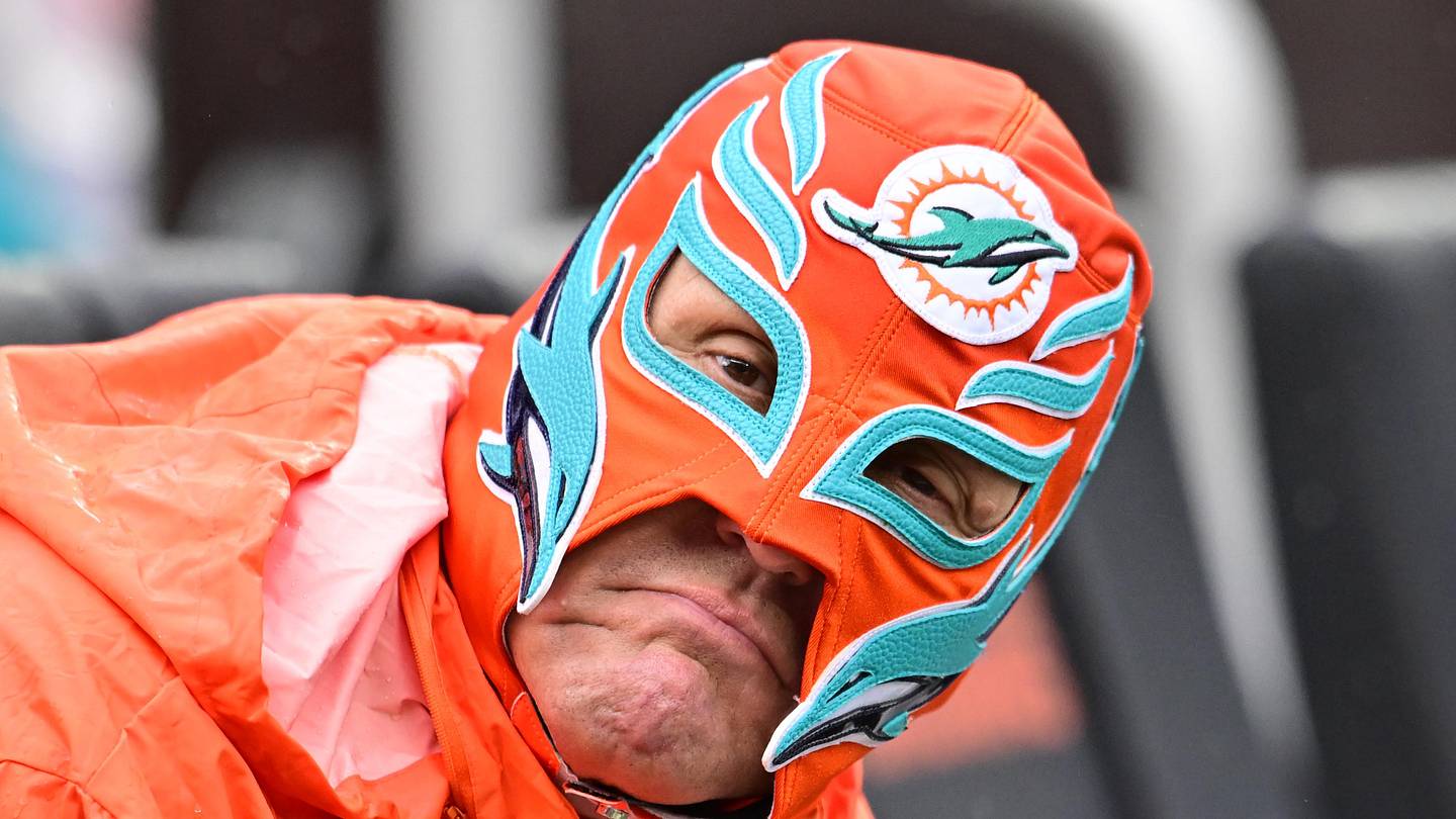 Disgruntled Dolphins Fans React to Miami's Quiet Trade Deadline